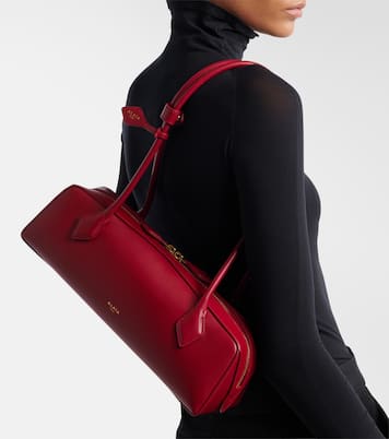 Le Teckel Medium leather shoulder bag in red - Alaia | Mytheresa