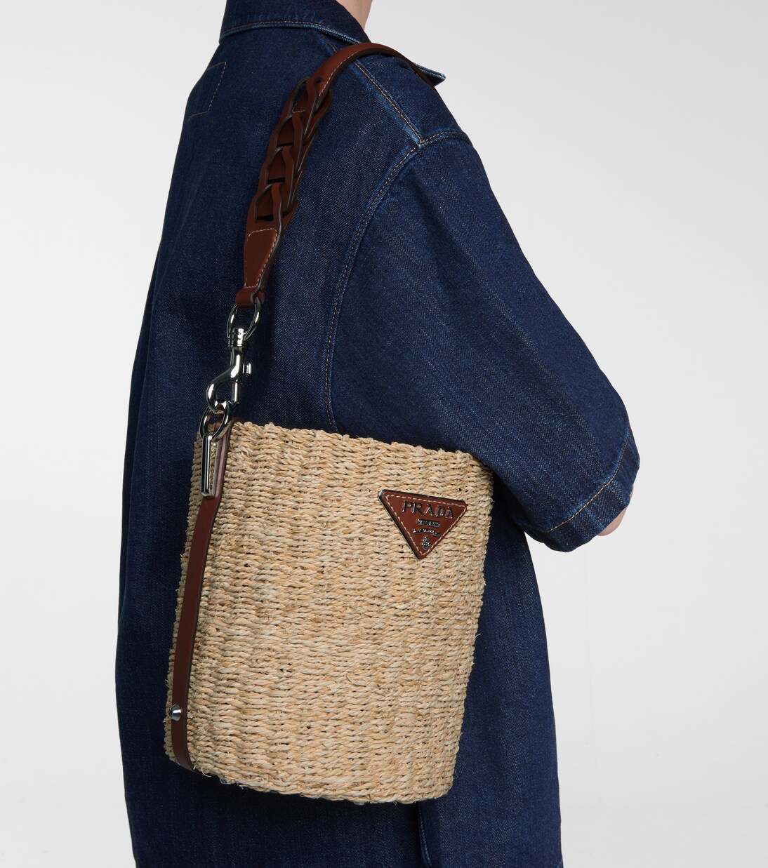 Raffia and leather bucket bag in beige - Prada | Mytheresa