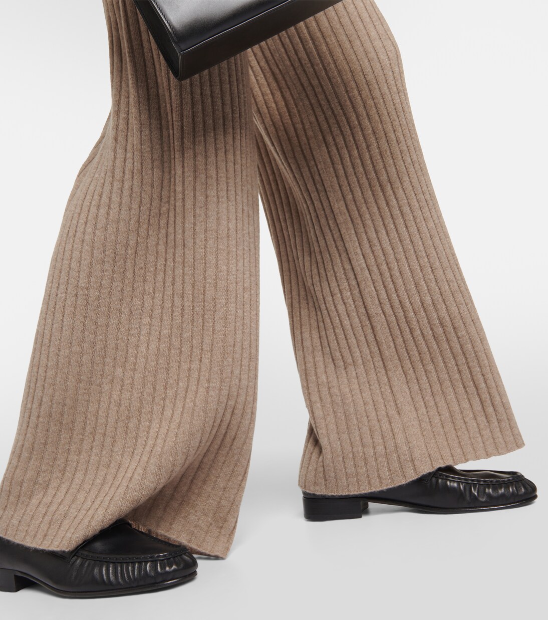 Delia cashmere flared pants in brown - Lisa Yang | Mytheresa