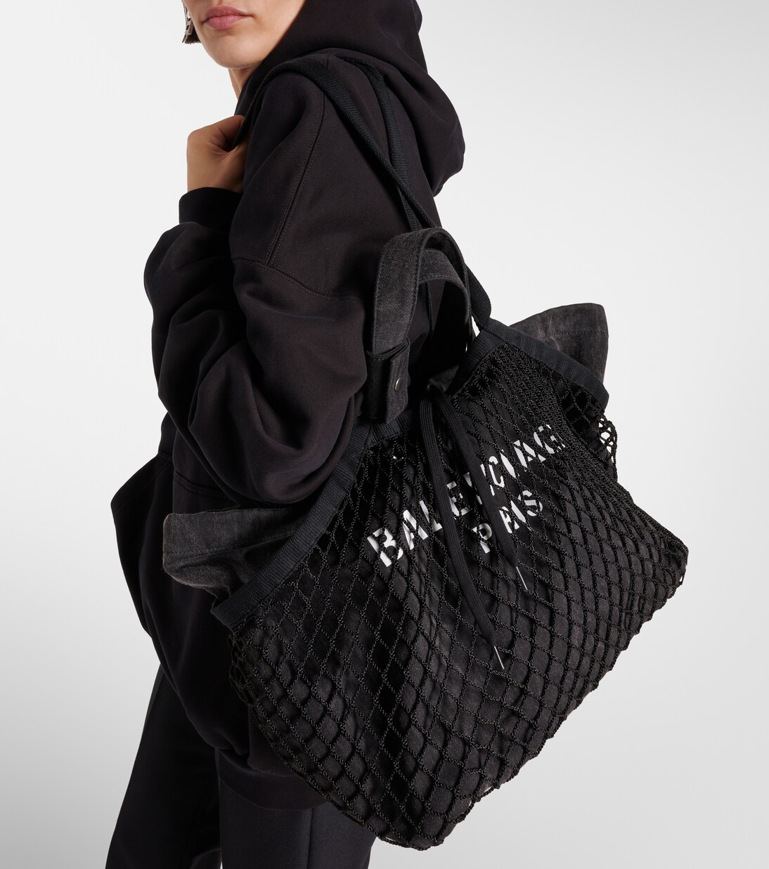 24/7 fishnet tote bag in black - Balenciaga | Mytheresa