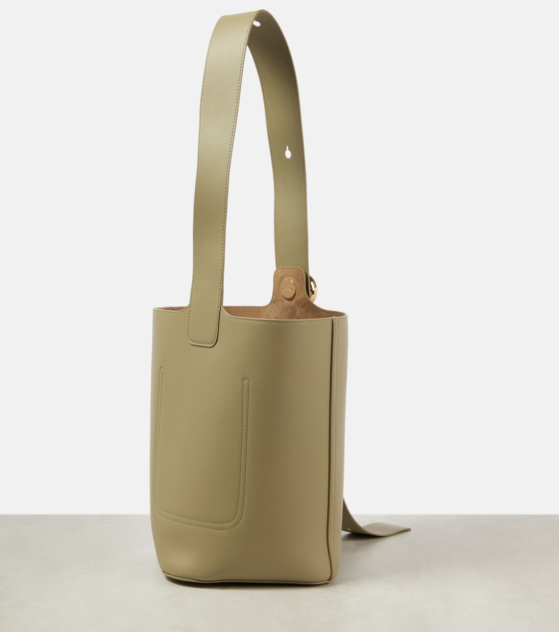 Pebble Medium leather bucket bag in green Loewe Mytheresa