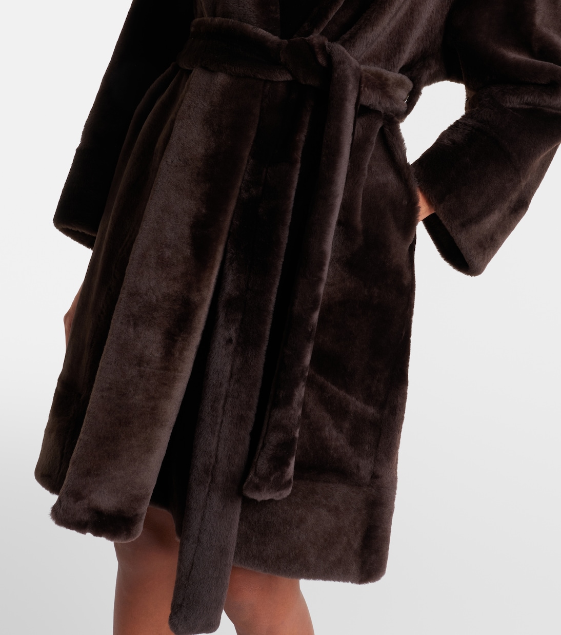Juno shearling wrap coat in brown - Nour Hammour | Mytheresa